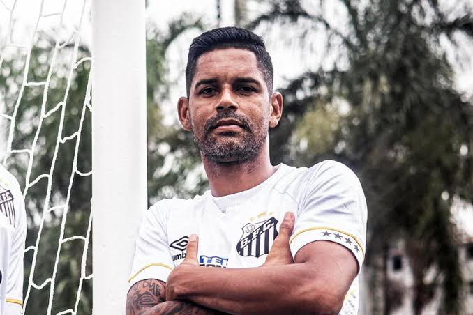 Aderlan abre o jogo após ter sido deixado de lado no Santos