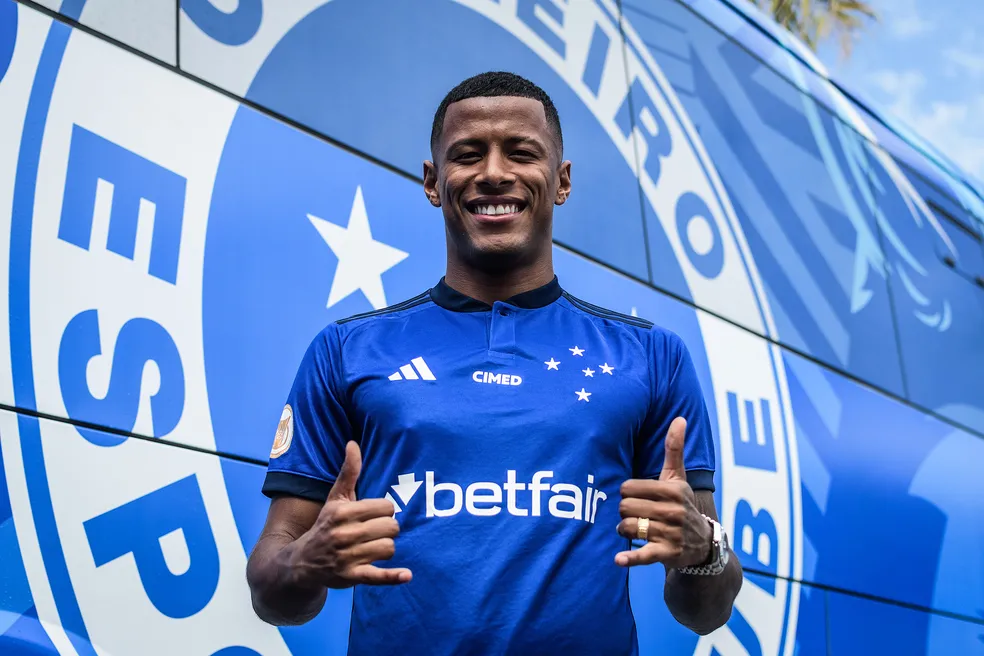 Arthur Gomes surpreende e confirma retorno ao Santos